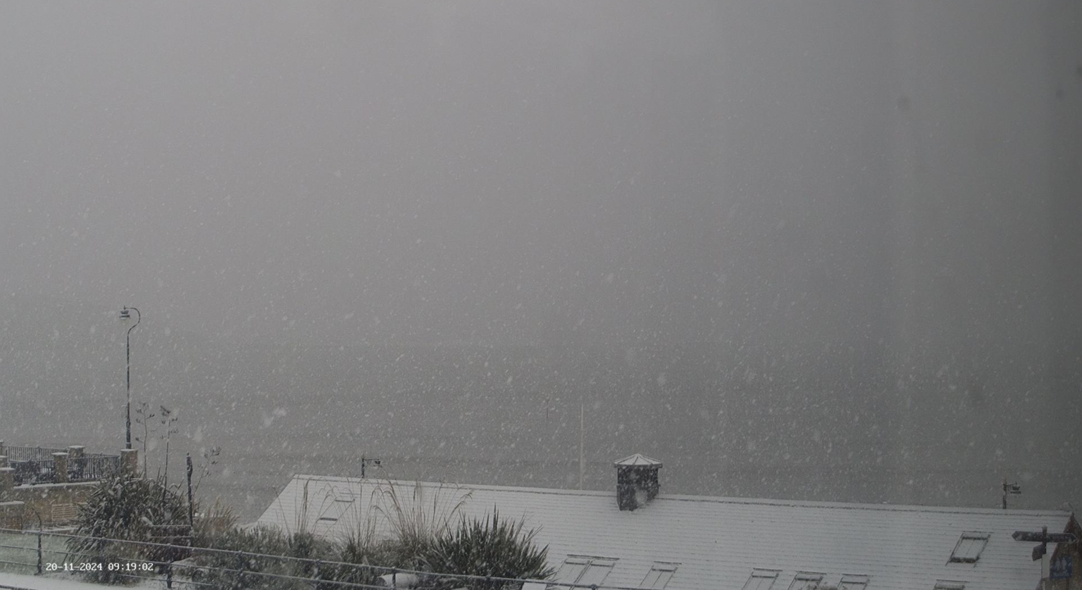 Filey webcam | View over Filey Bay, Beach and Brigg